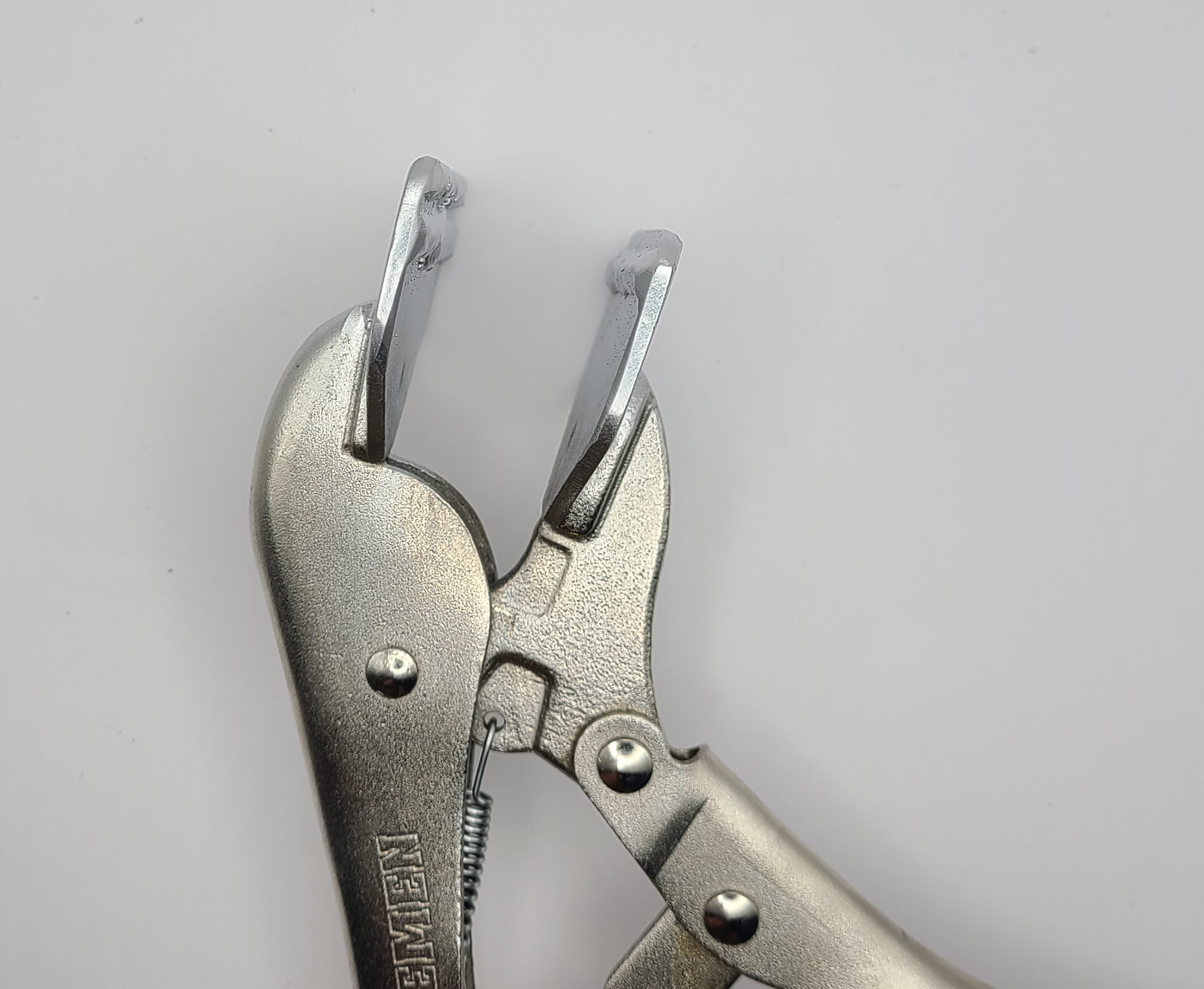 Skinner's Friend- Hide Clamp | Animal Traps & Supplies